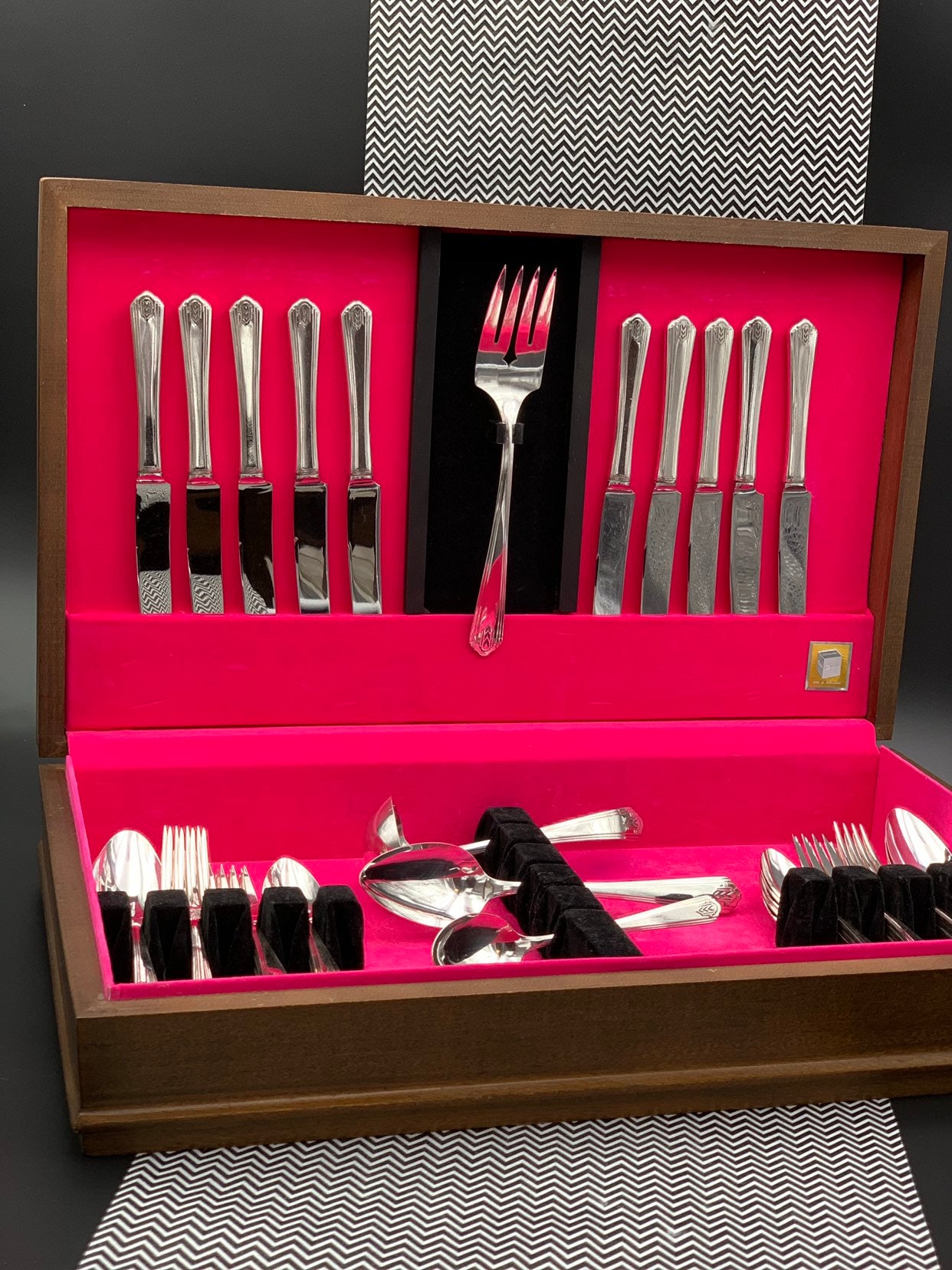 Vintage Rogers Chevron Silverware Set with Silverware chest Large ...