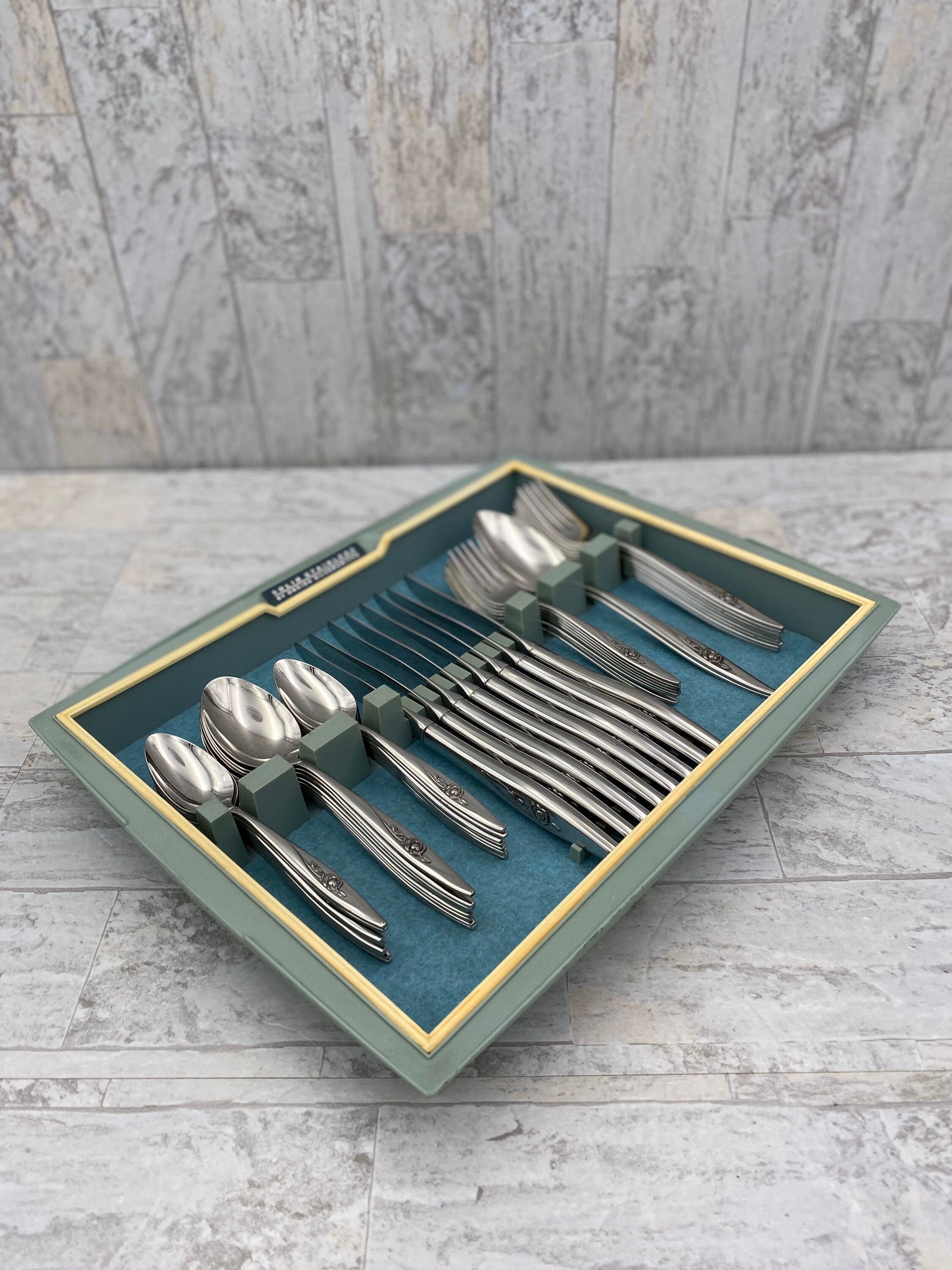 Oneida Lasting Rose Deluxe Stainless Flatware set, Service for 8 in ...