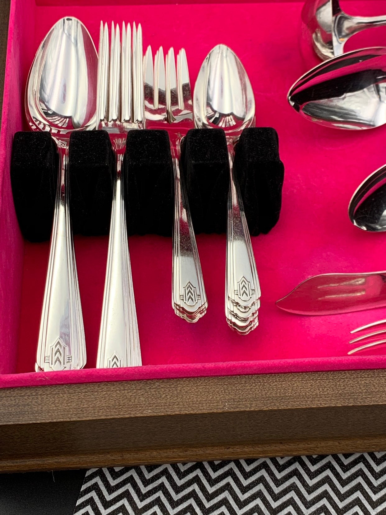 Vintage Rogers Chevron Silverware Set with Silverware chest Large ...