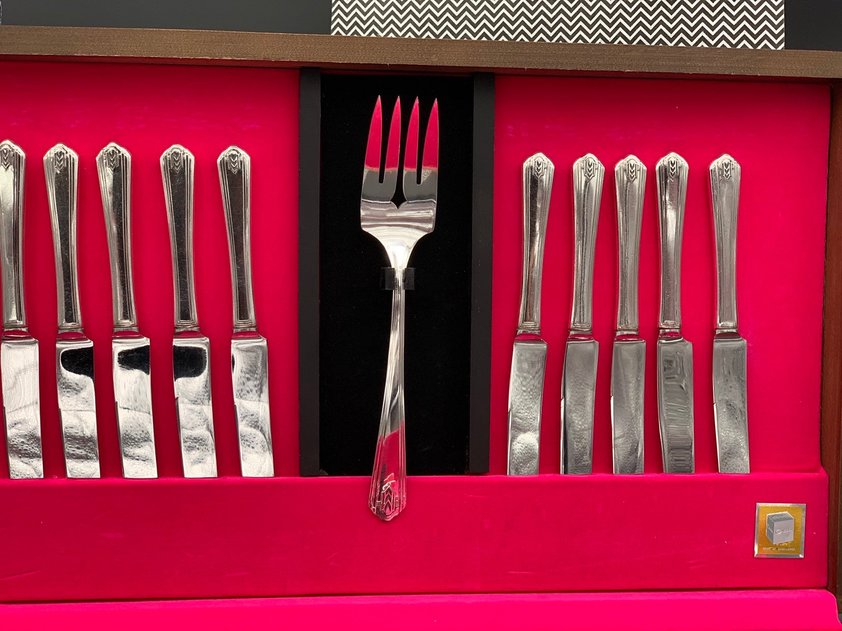 Vintage Rogers Chevron Silverware Set with Silverware chest Large ...