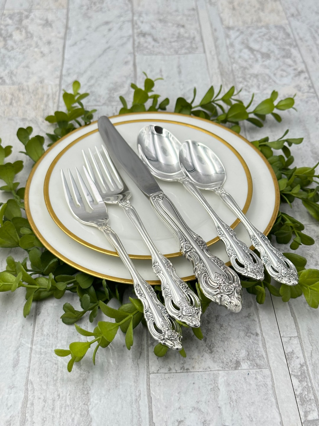 Oneida Silver Artistry Flatware Set: Service for 12, Silverware Chest ...