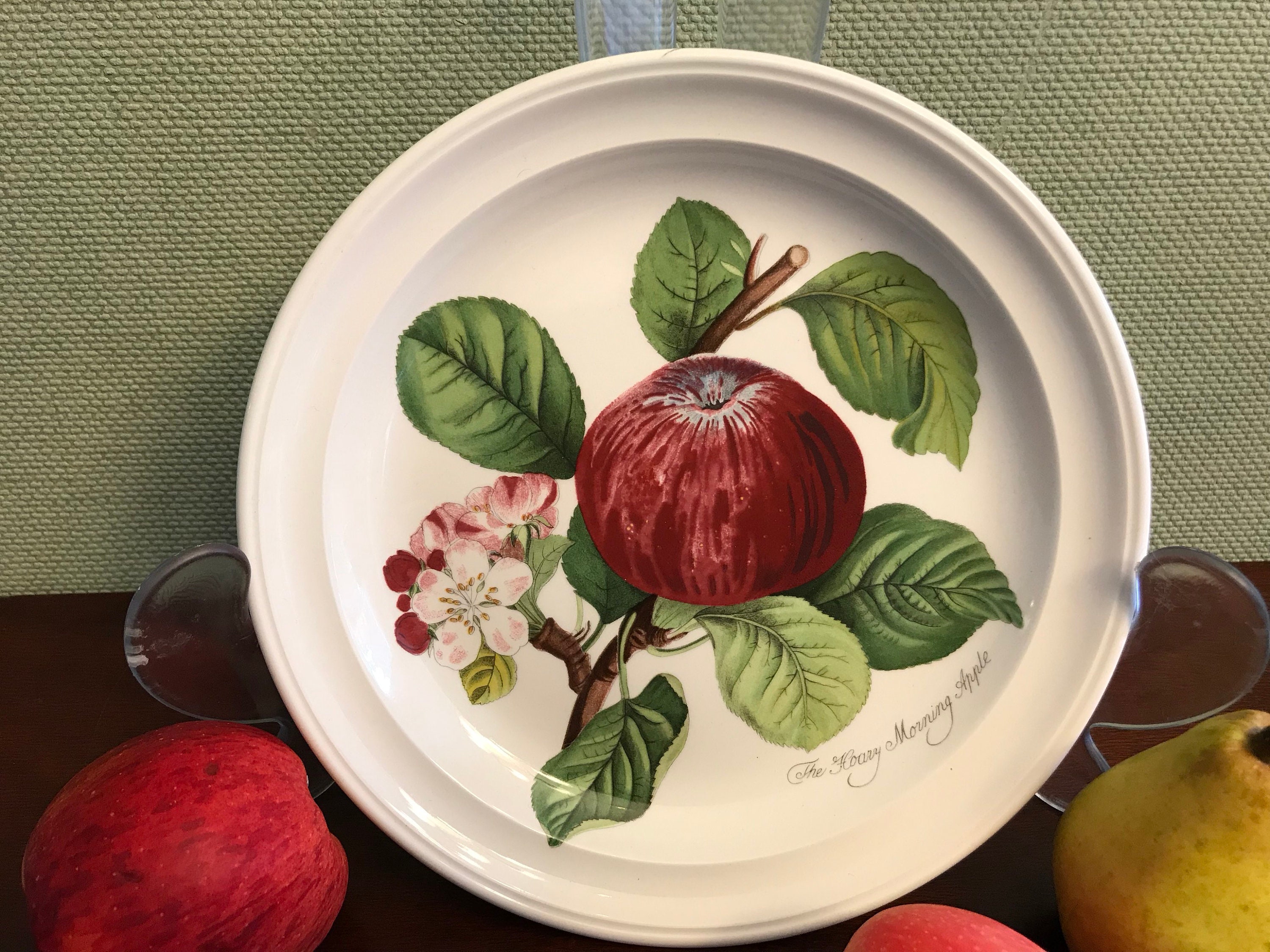 Pomona by PORTMEIRION Collectors plate, The Hoary Morning Apple, 1982 ...