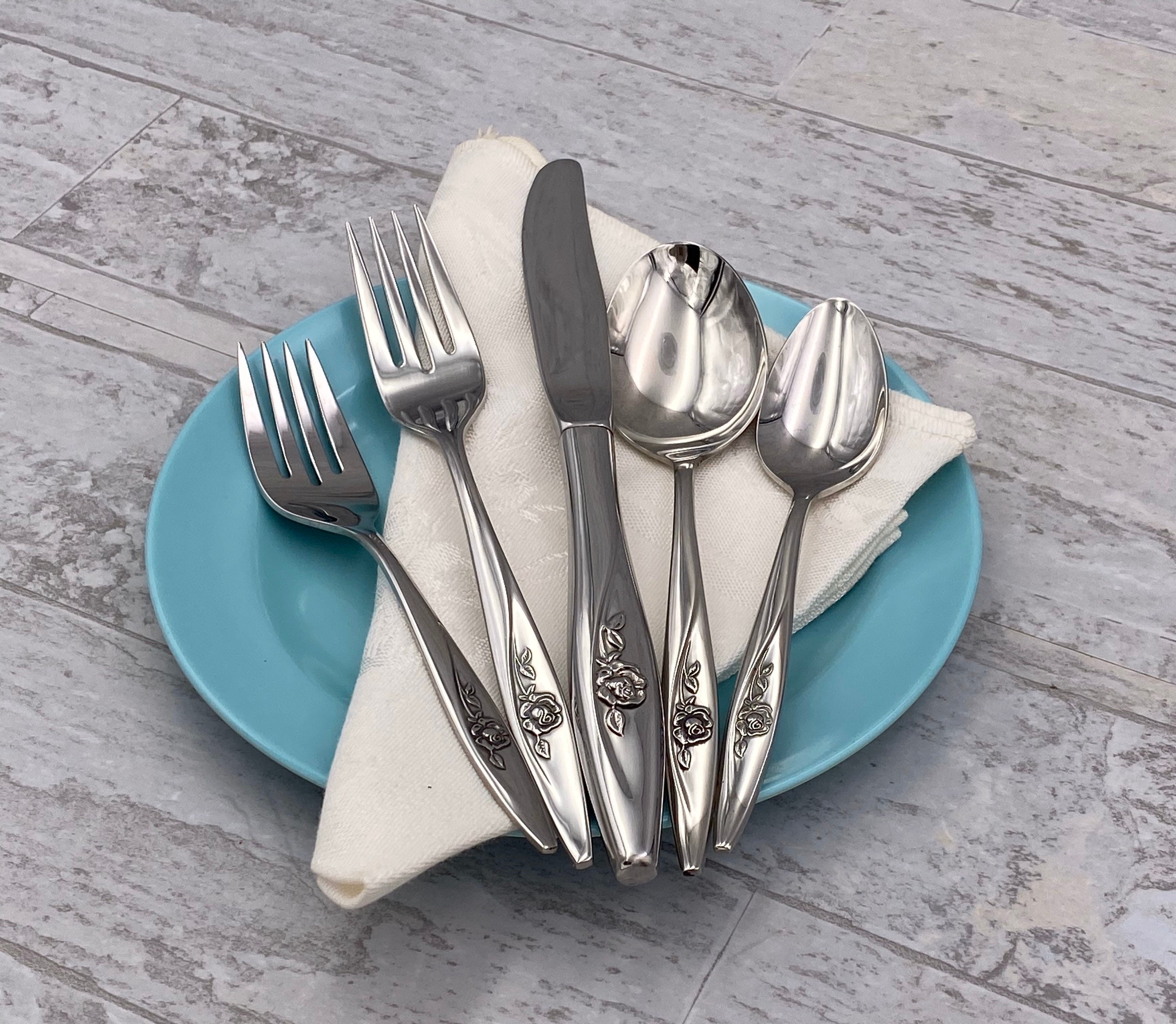 Oneida Lasting Rose Deluxe Stainless Flatware set, Service for 8 in ...