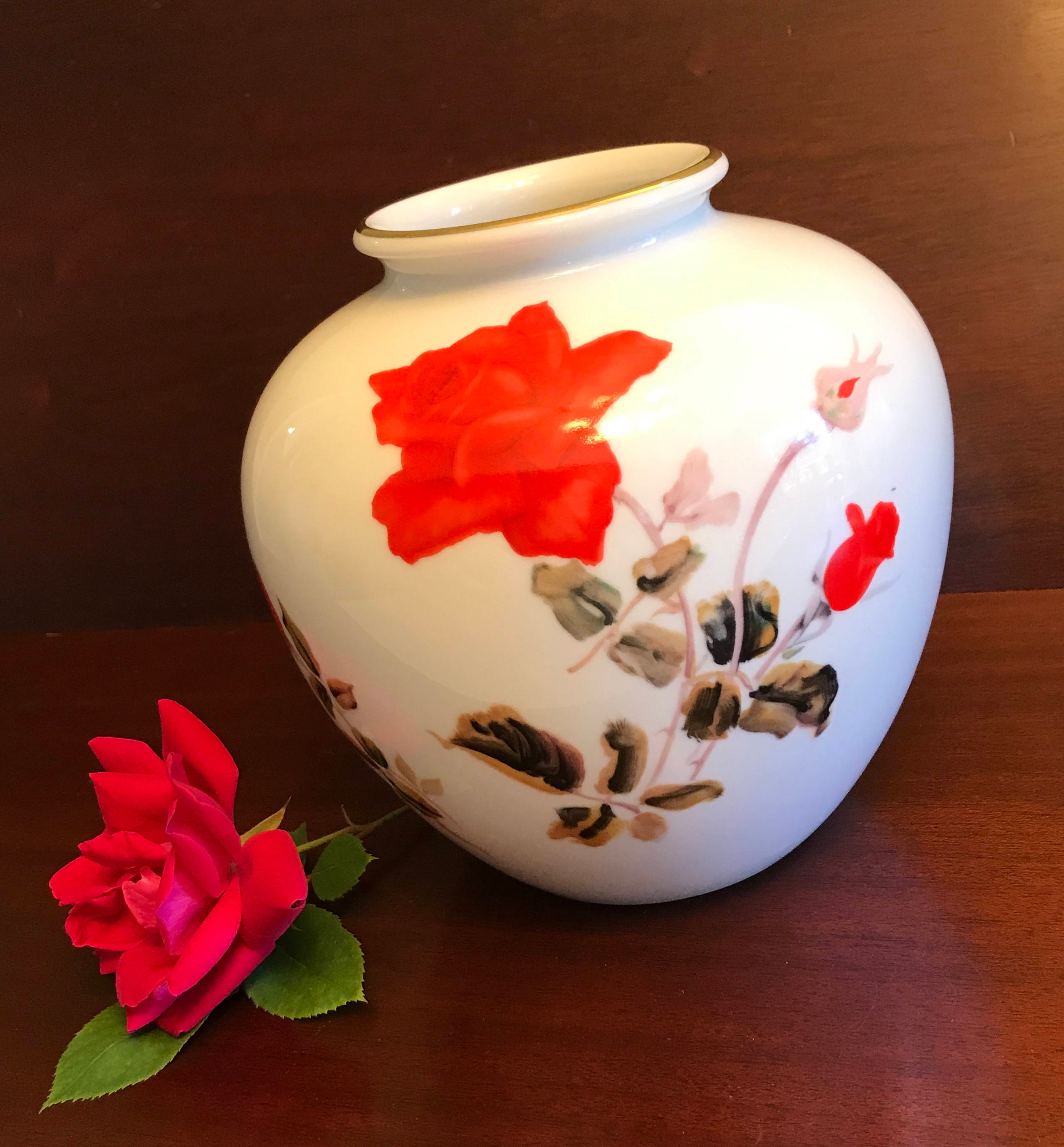 Mid Century Noritake Vase with Red Roses, Toki Kaisha Japan Vase Rare ...