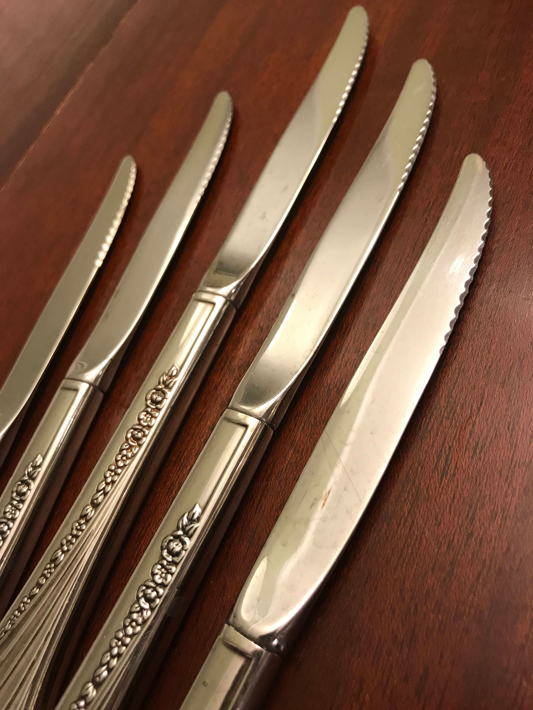 Oneida Spring Glen, Stainless Flatware, Five Serrated Steak Knives ...