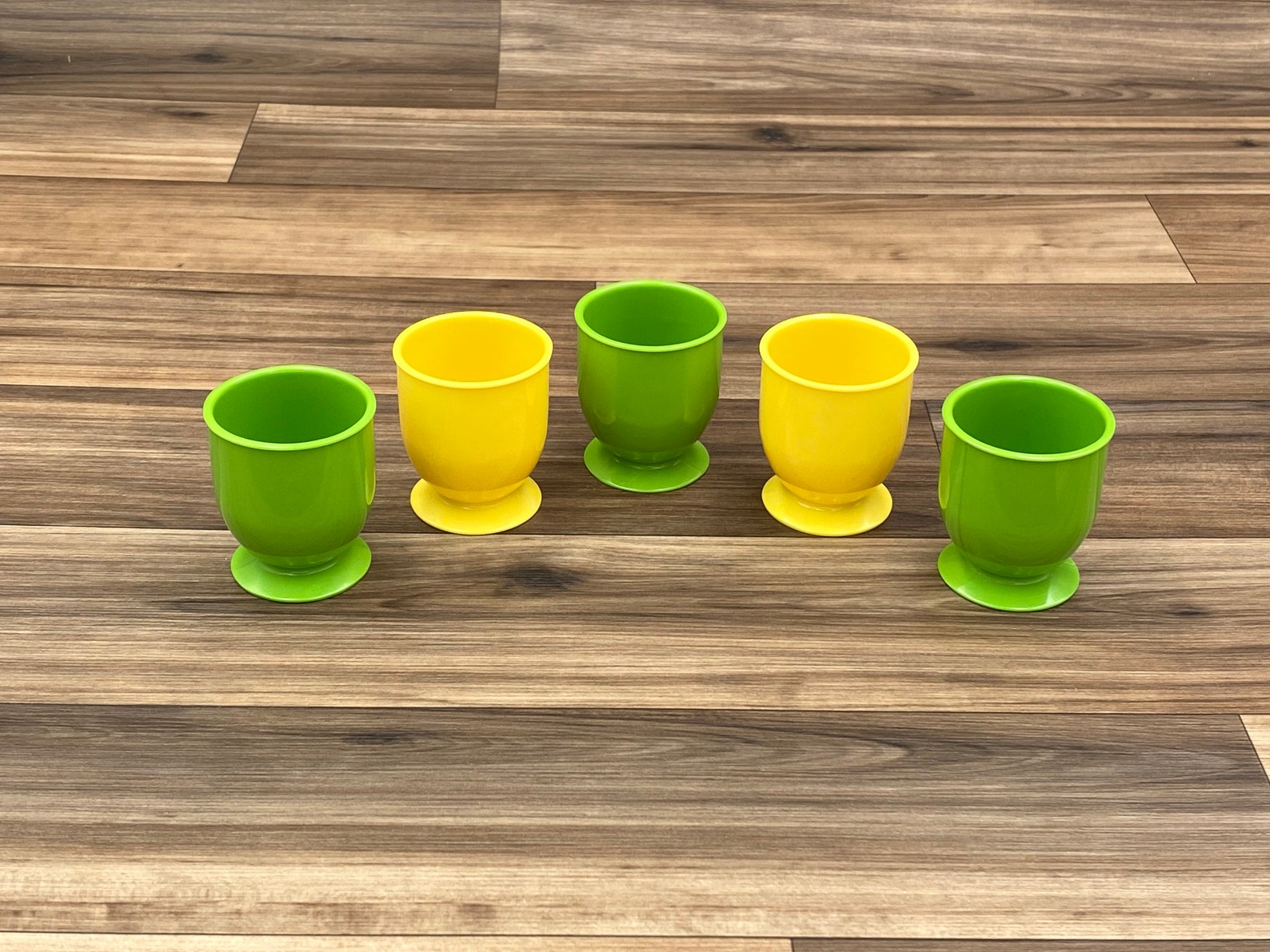 Vintage Egg Cupsplastic Egg Holders Set of 5 Egg Cups - Etsy