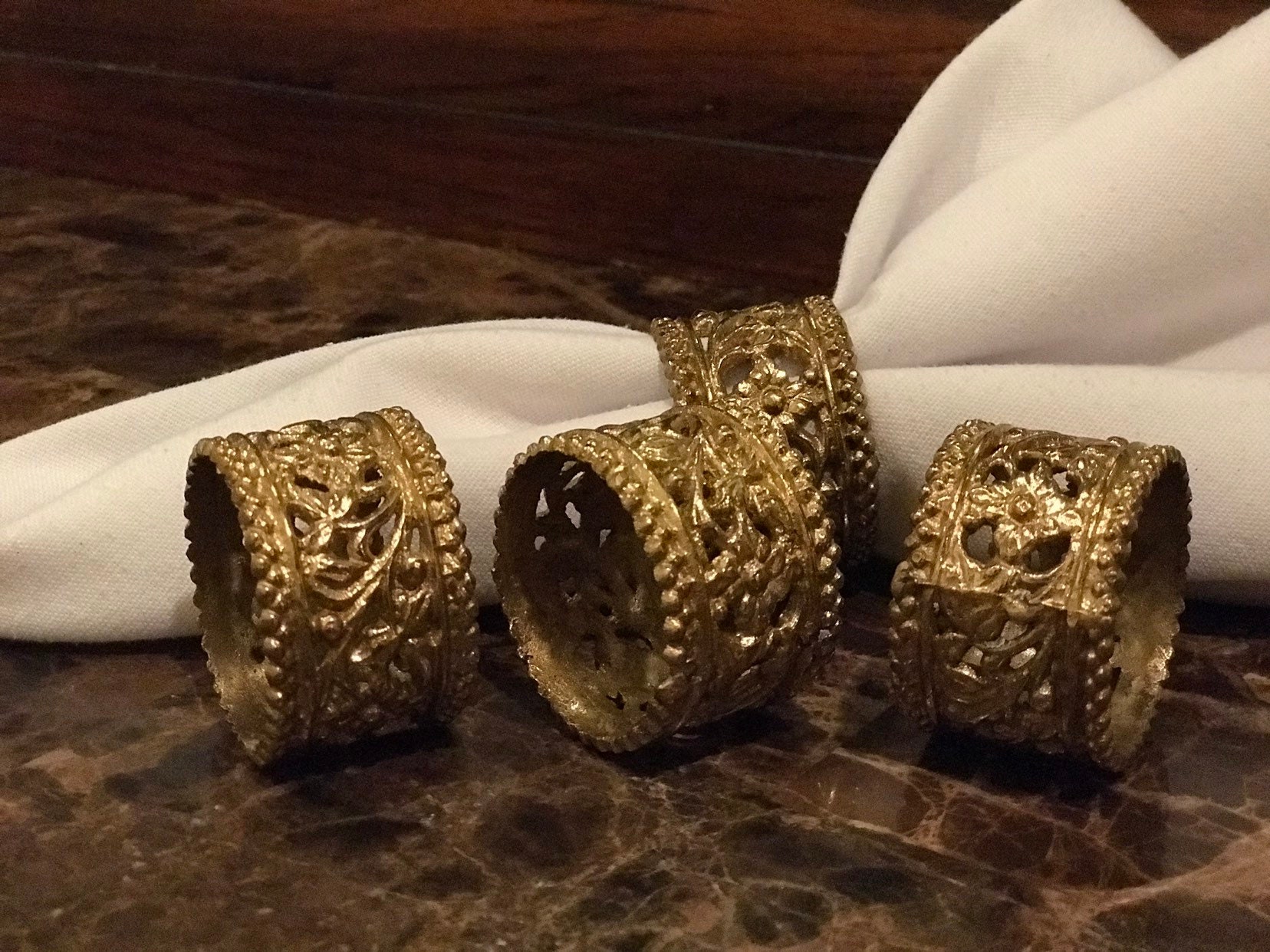 Vintage Pierced Brass Napkin Rings, 4 piece set ornate Napkin rings ...