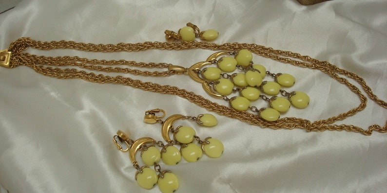 Trifari Waterfall Yellow Lucite Pendant Necklace Gold Triple - Etsy