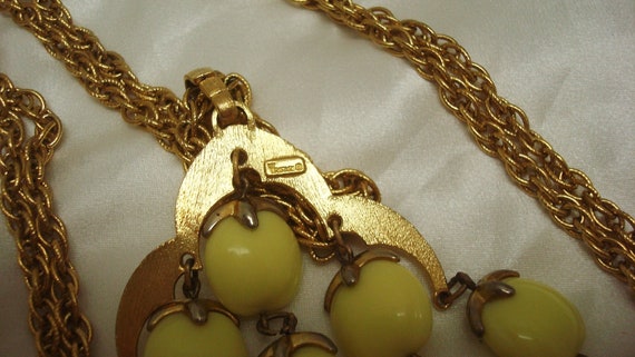 Trifari Waterfall Yellow Lucite Pendant Necklace Gold… - Gem