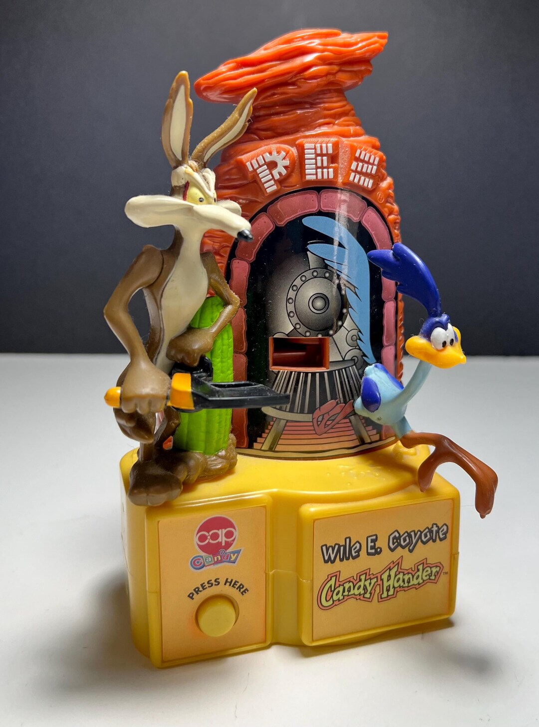 Vintage 1998 Electric Wile E. Coyote With Road Runner Candy/sweet ...