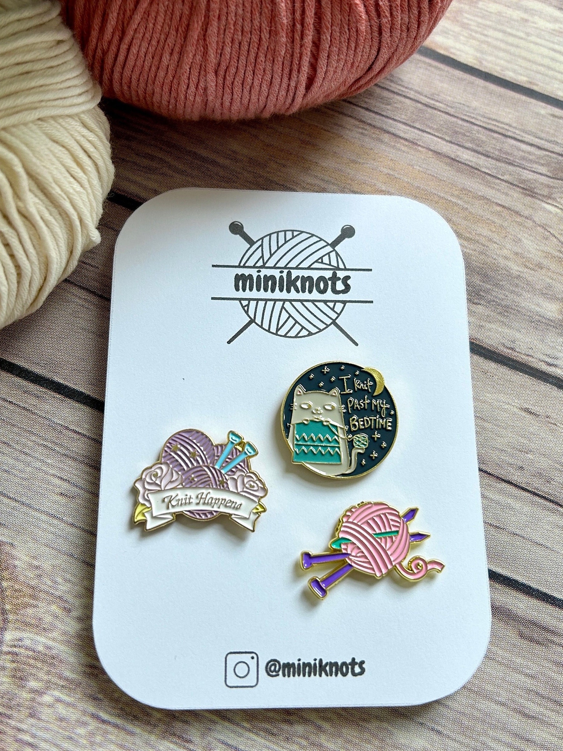 Knitting Enamel Pin Yarn Ball Knitting Sticks Crochet Hook Knitting Cat ...