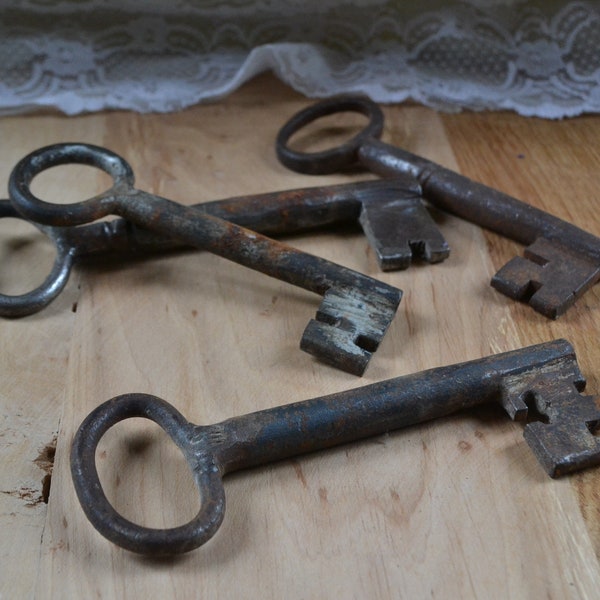 Old Skeleton Keys - Etsy