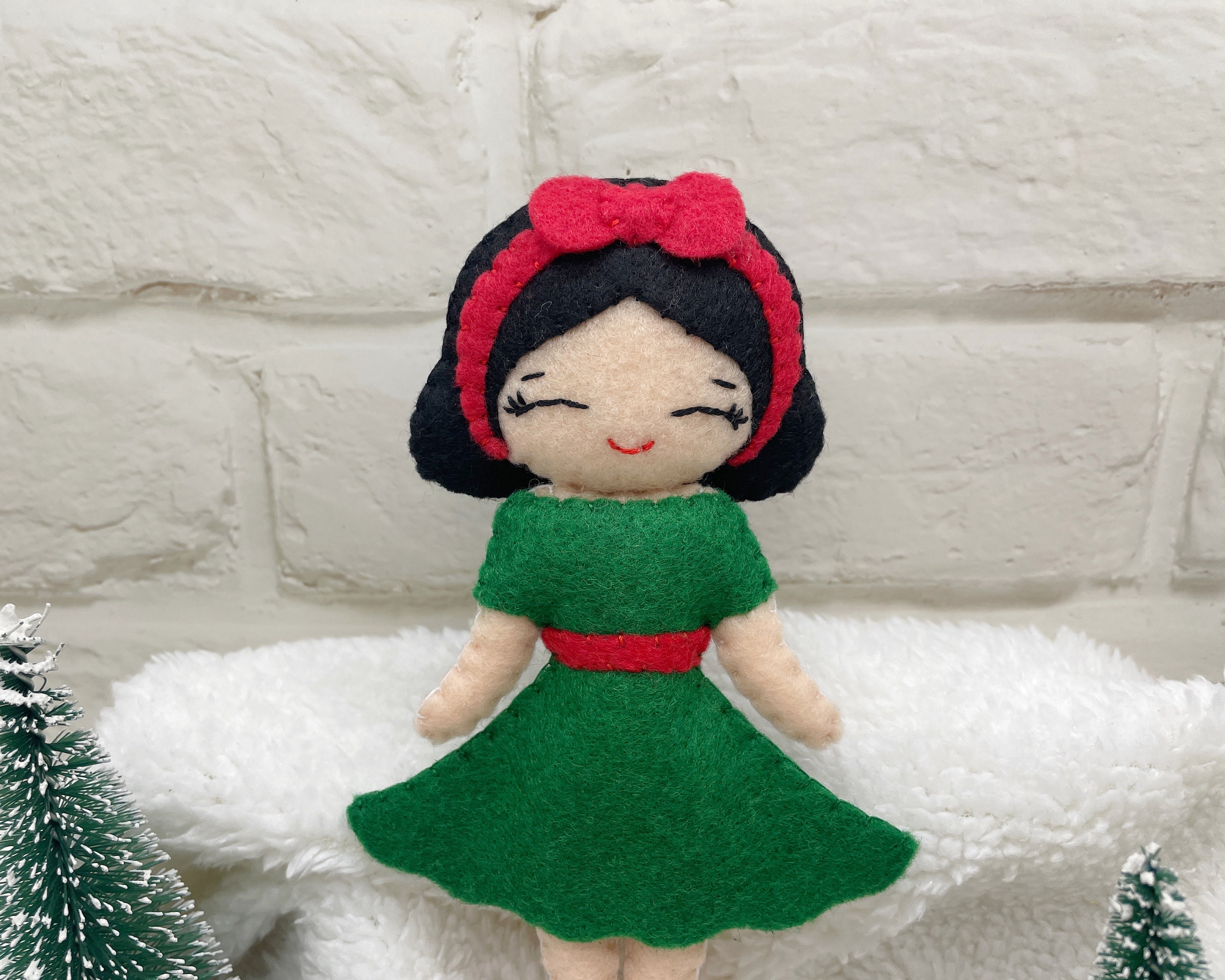 PDF Pattern and Tutorial. Girl in Red and Green. Felt Doll. Christmas ...