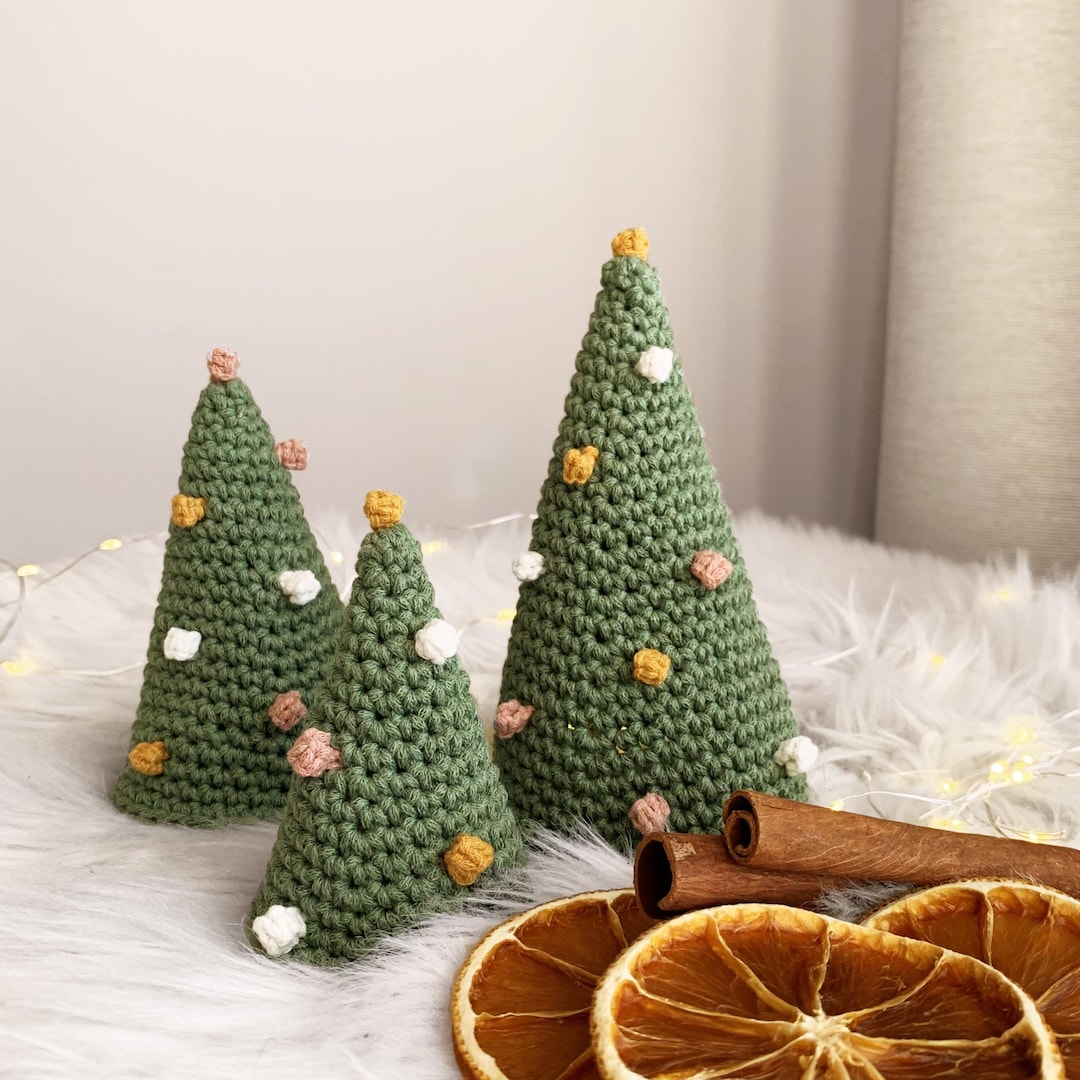 Crochet a Small Christmas Tree Free Pattern • Craftdrawer