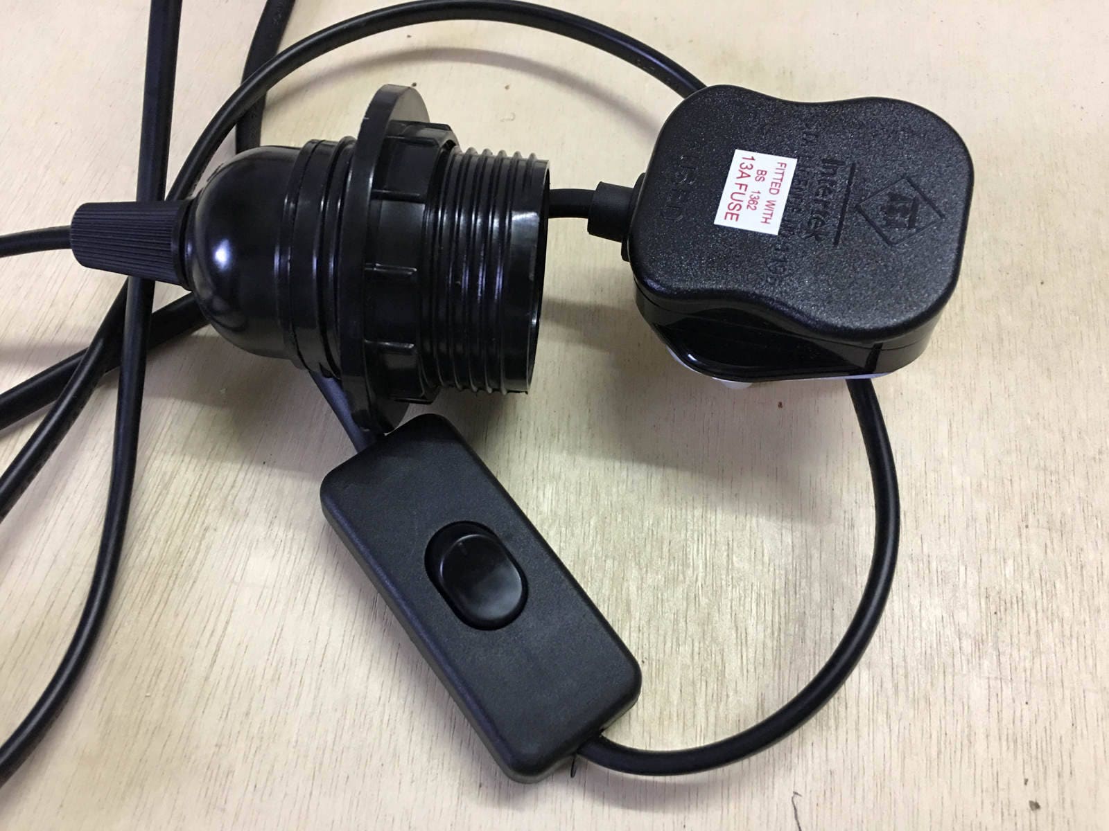 E27 3 Pin UK 3A Plug in Light Bulb Holder With Inline Switch & Lamp ...