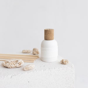 WHITE REED DIFFUSER: Bliss, Clouds, Linen, Honey. Ceramic Vase With Oak Cover, Natural Reed ...