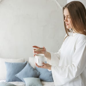 WHITE Elegant Scented CANDLE With Oak Lid: Bliss, Clouds, Linen, Honey ...