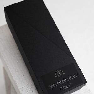 HOME FRAGRANCE SET With Oak Tray. Scented Candle, Reed Diffuser, in ...