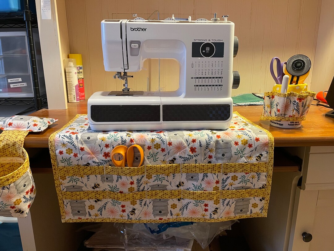 Soring Meadow Print With Honeycomb Trim Quilted Sewing Machine Mat With ...