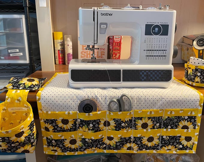 Sunflowers and Bumble Bees Print Quilted Sewing Machine Mat Organizer ...