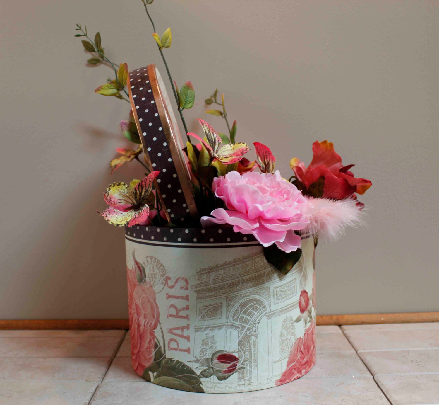 Pink Roses Paris Hat Box Floral Arrangement Pamsdezines Parisian Pink ...