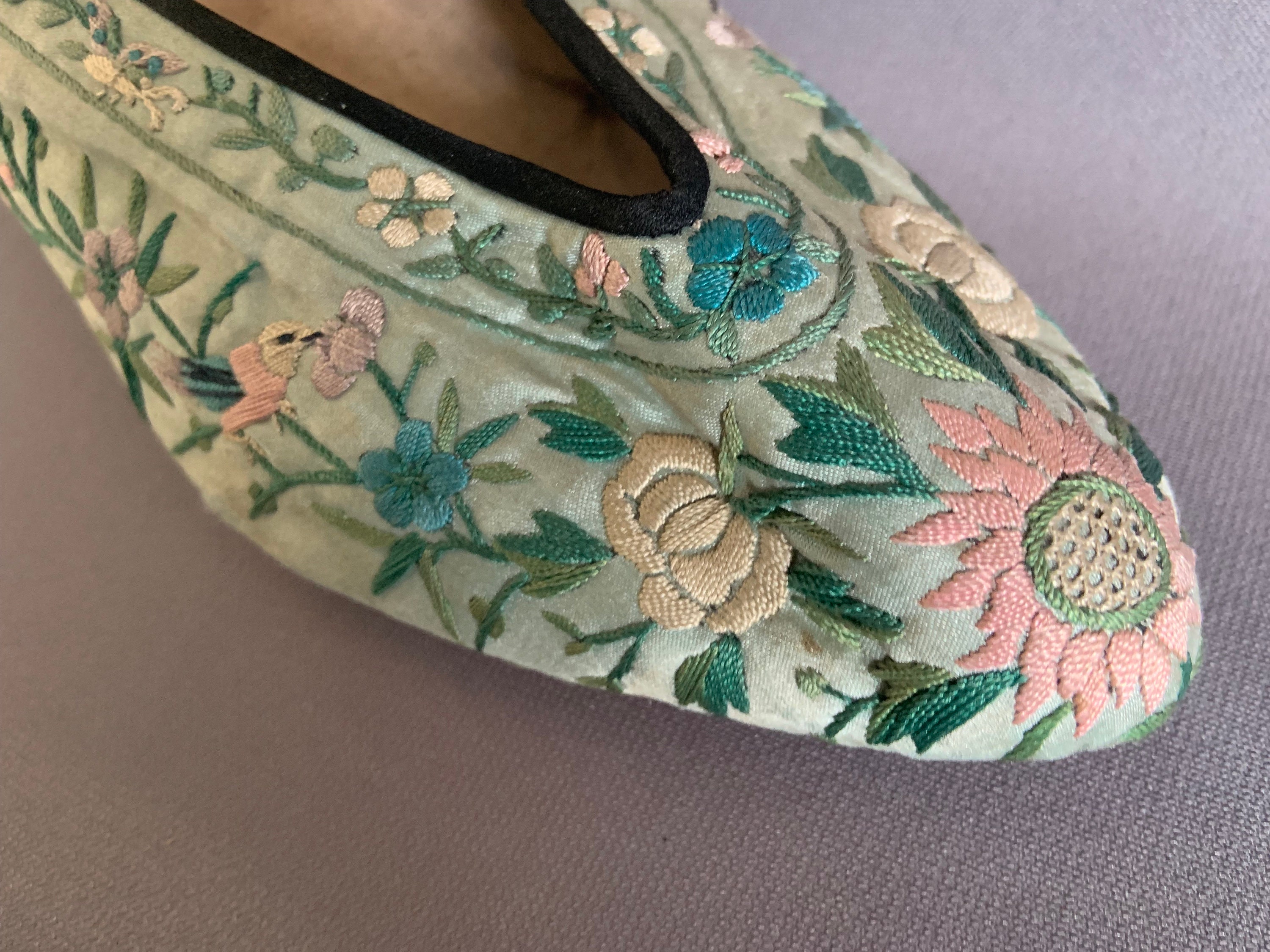Vintage CHINESE Embroidered Silk SHOES - Etsy
