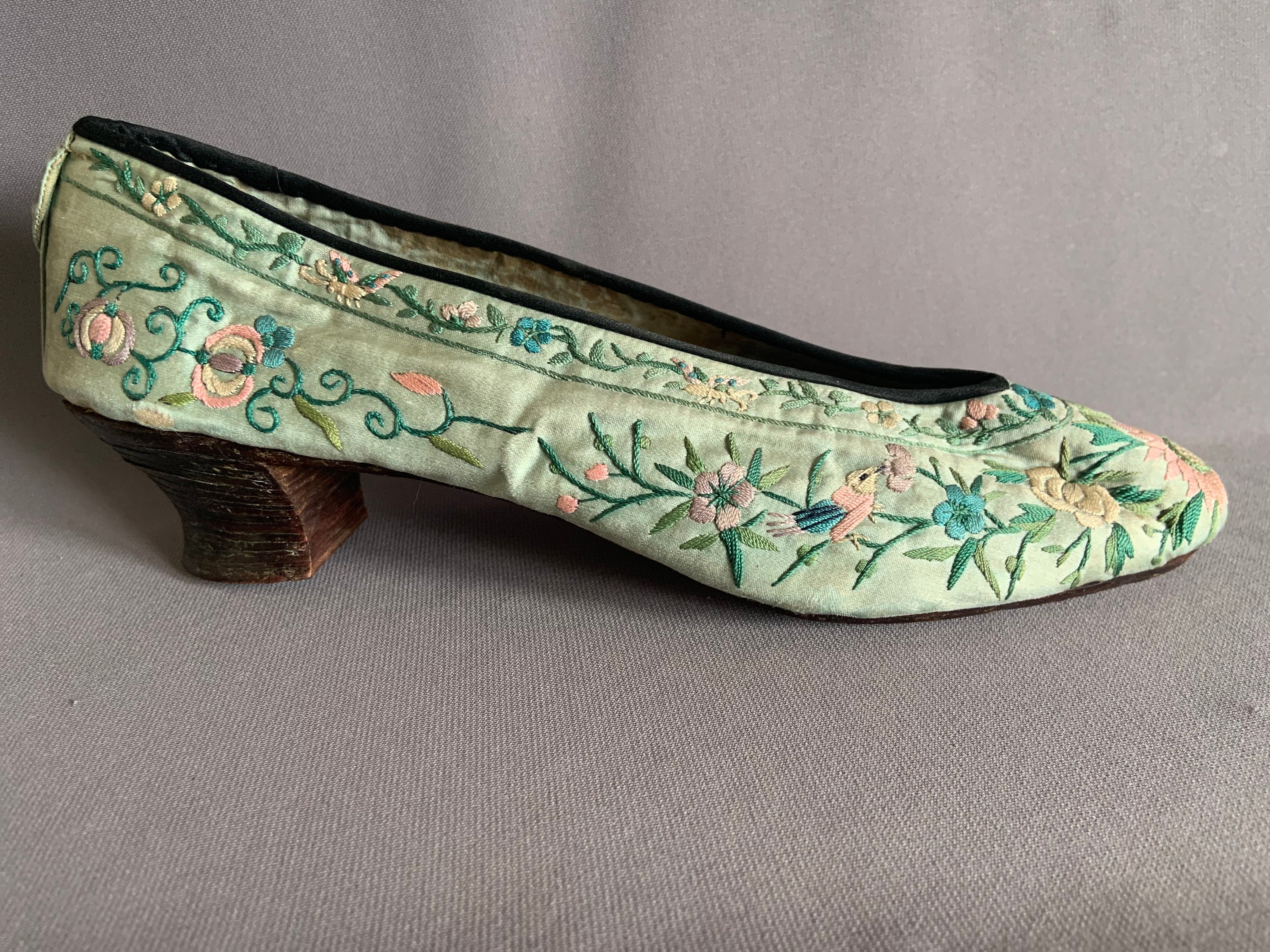 Vintage CHINESE Embroidered Silk SHOES - Etsy