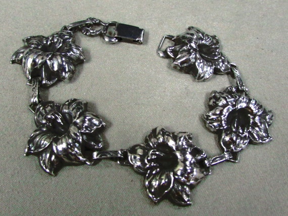 Sterling Silver Flower Link Bracelet + - Gem