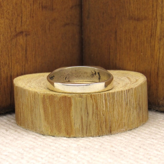 Sterling Silver Black Resin Inlay Ring Size 8 - Gem