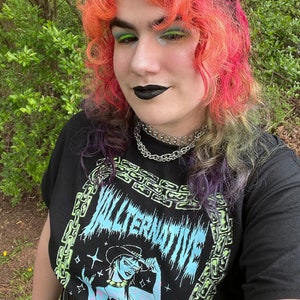 YALLTERNATIVE Metal Girl Art Tee - Etsy