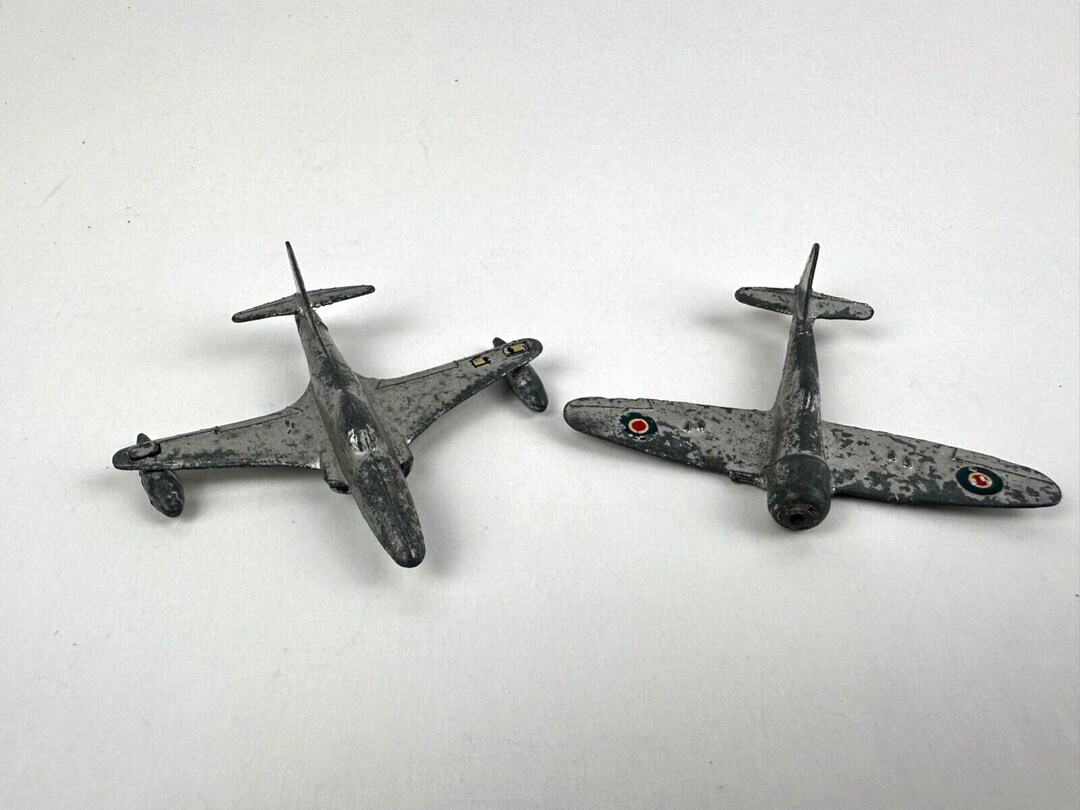 2 Dinky Toys Airplanes Shooting Star 2.25" + Tempest II 2" Meccano Made ...