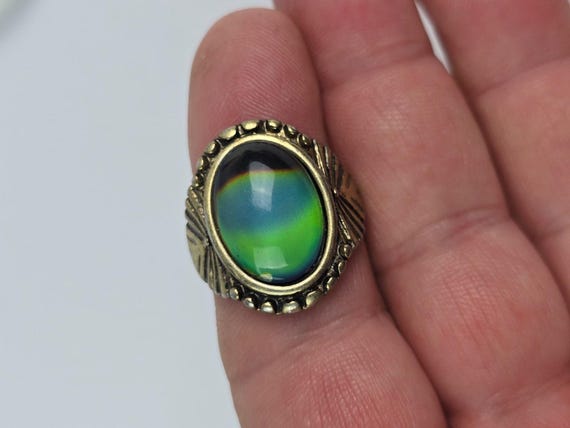 Vintage 1970's color changing Mood Ring Gold tone siz… - Gem