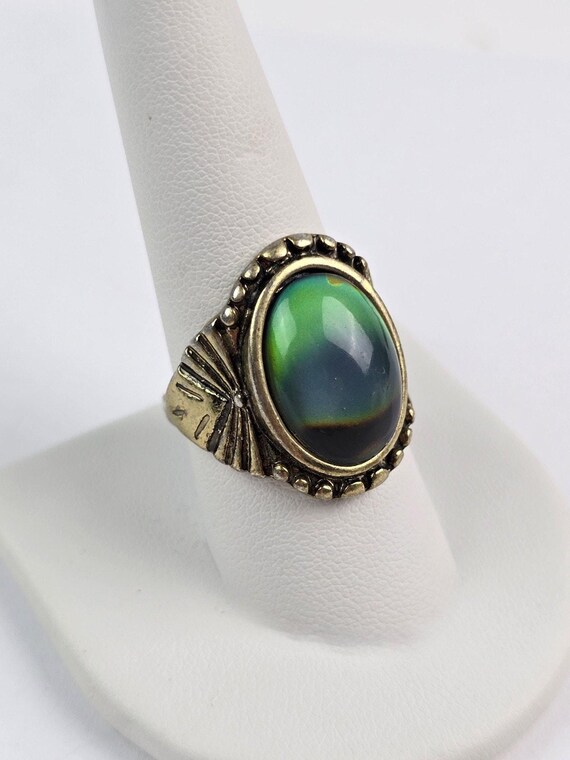 Vintage 1970's color changing Mood Ring Gold tone siz… - Gem