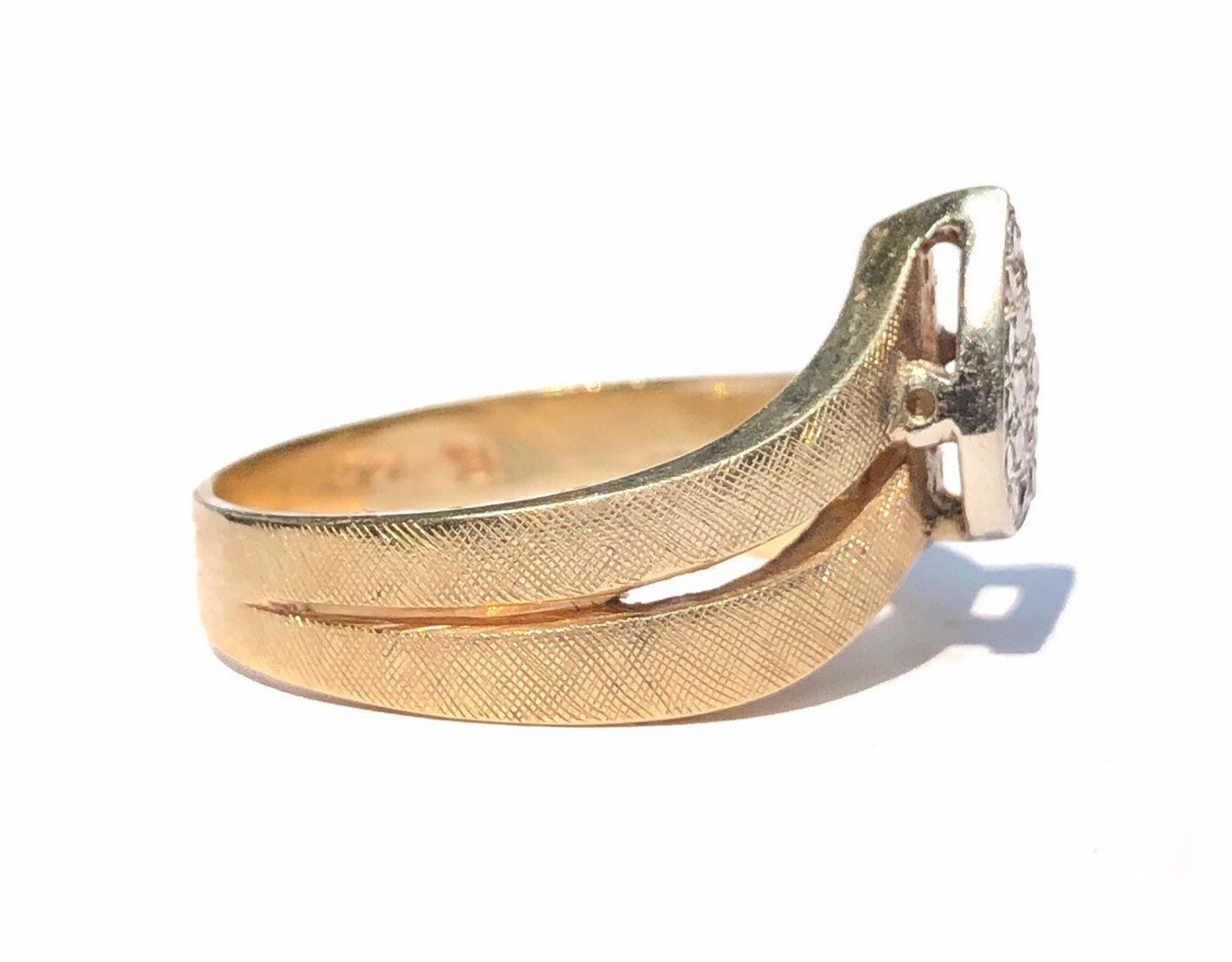 Vintage C.1940-1960 Yellow Gold and Pave Diamonds Chevron Ring - Etsy