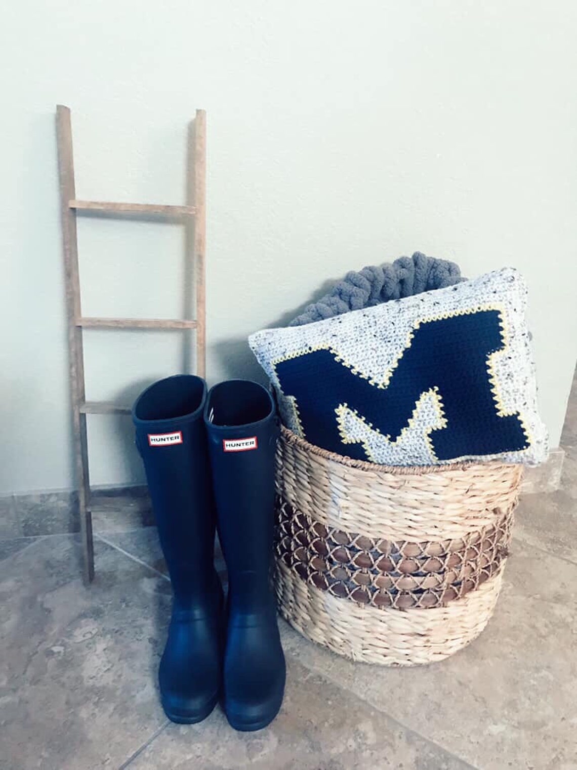 Michigan Wolverines Pillow Crochet Pattern***** Go Blue*** - Etsy