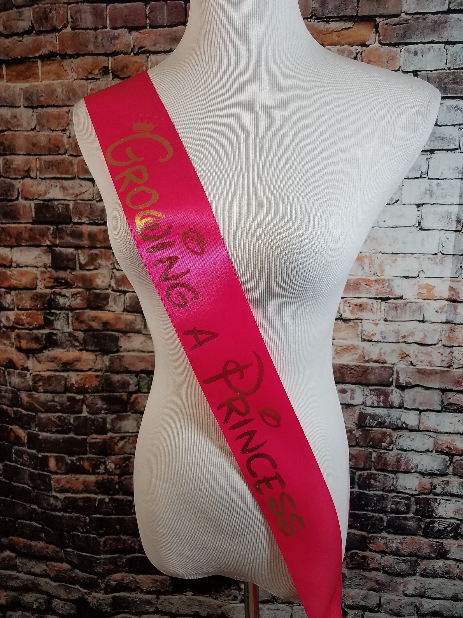 Baby Shower Sash - Growing a Princess Pink & Gold Sash for Mom to Be to ...