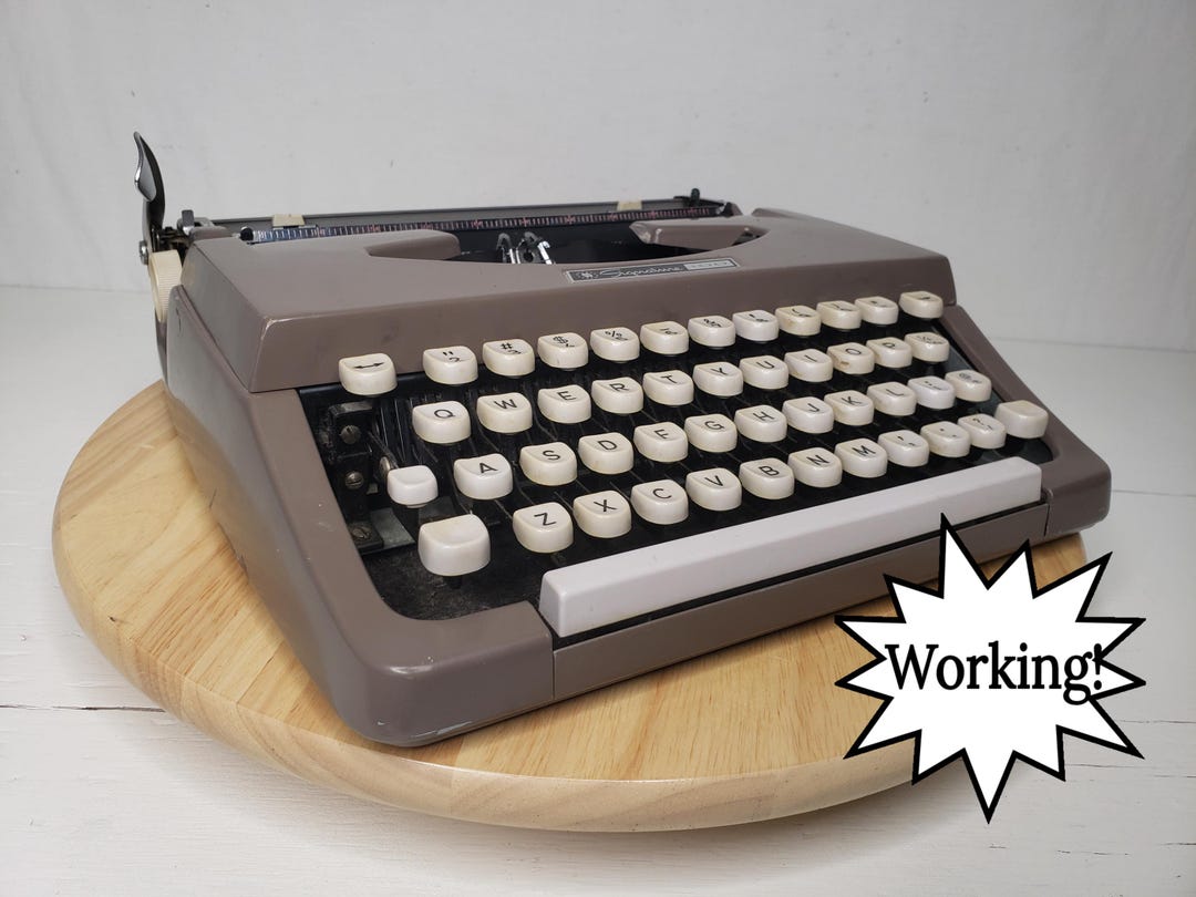 Signature 100 - Working 1960s Typewriter & Case From Montgomery Ward ...