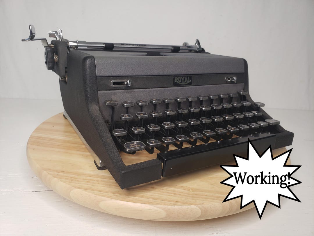 1940s Royal Quiet De Luxe Working Typewriter & Case - Free Shipping to ...