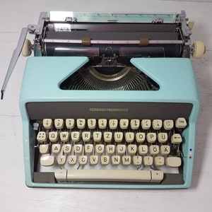 Beautiful Robin's Egg Blue Olympia Working Typewriter W/case & Key ...