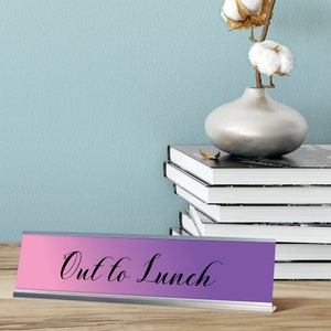 Out to Lunch, letrero de escritorio en cursiva morada 2 x 8 - Etsy México