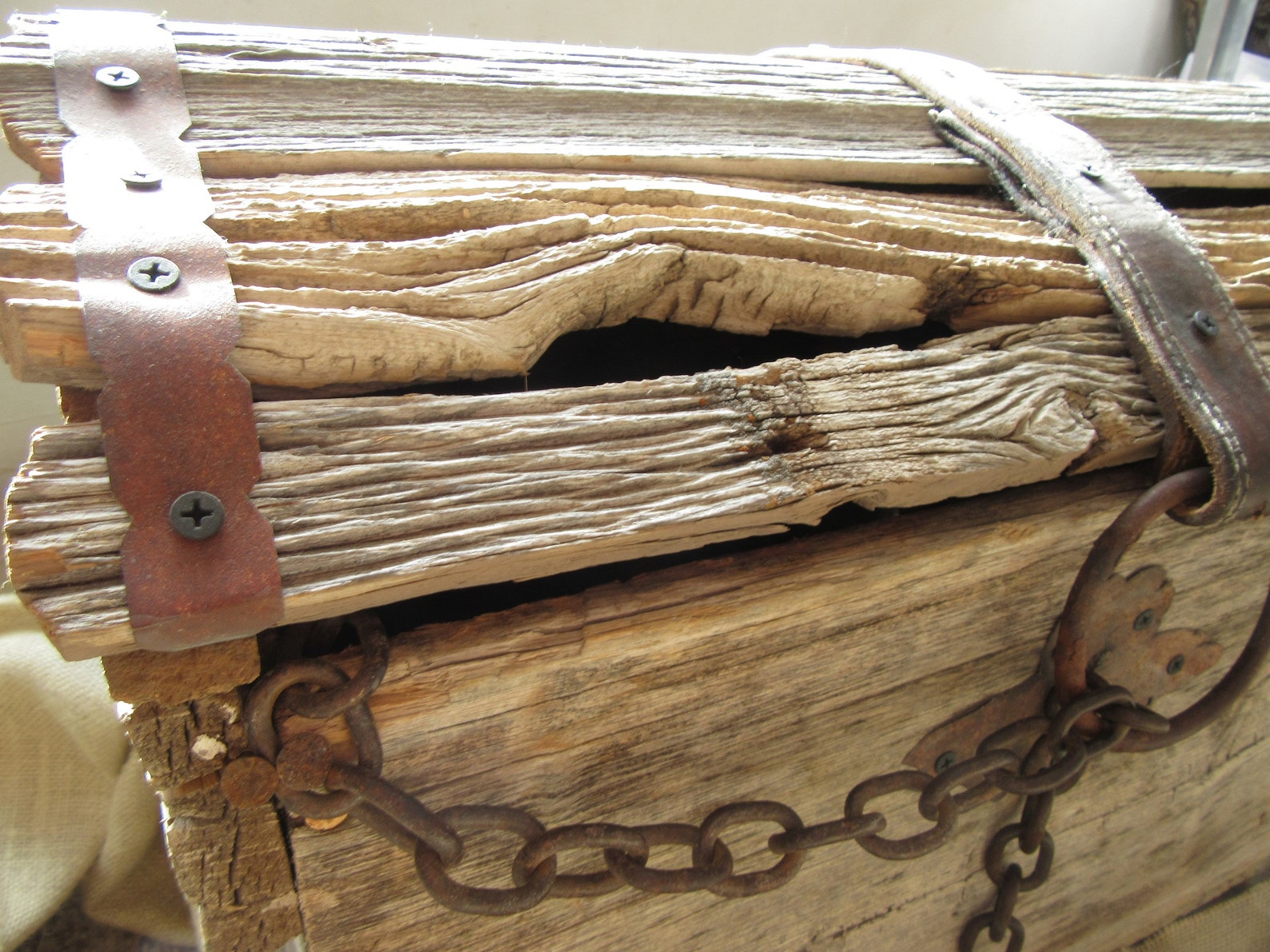 Treasure Chest Professional Looking Prop Treasure Hunt Pirate Treasure ...