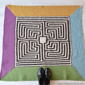 PATTERN Crochet Roman Labyrinth Rug Colorful Graphic Pillow Square Wool ...