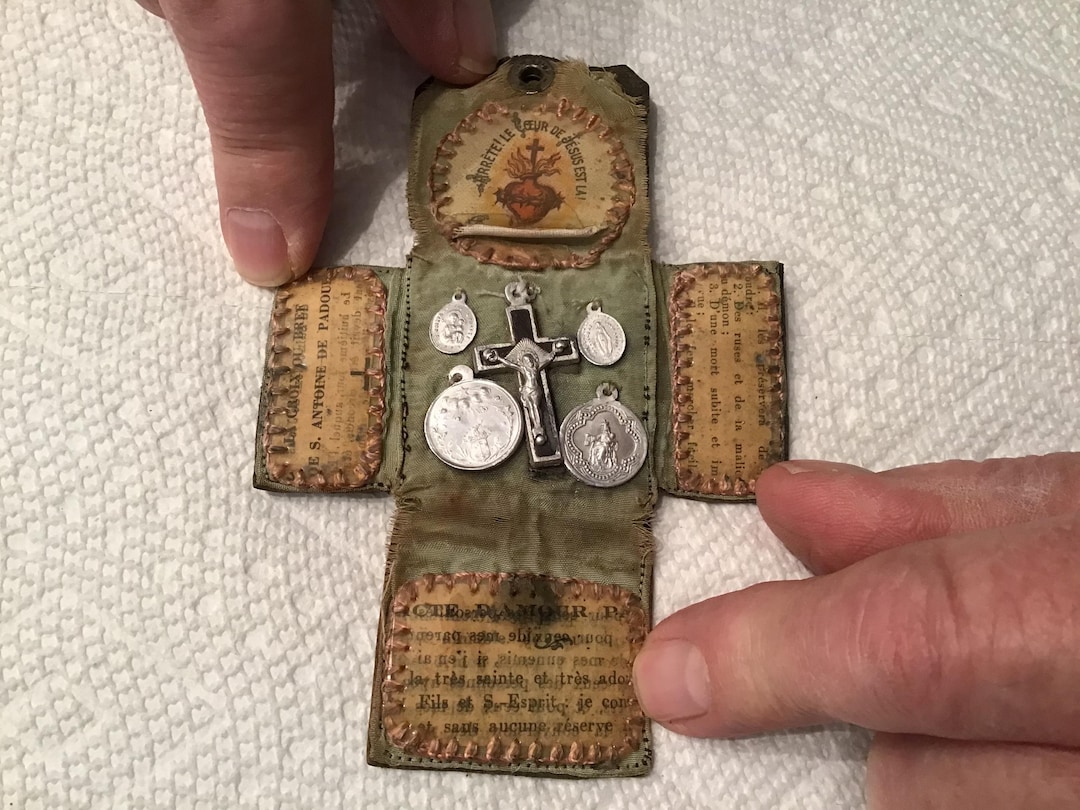 Antique Leather Sacred Heart Tiny Medals Crucifix Oratory Pocket Prayer ...