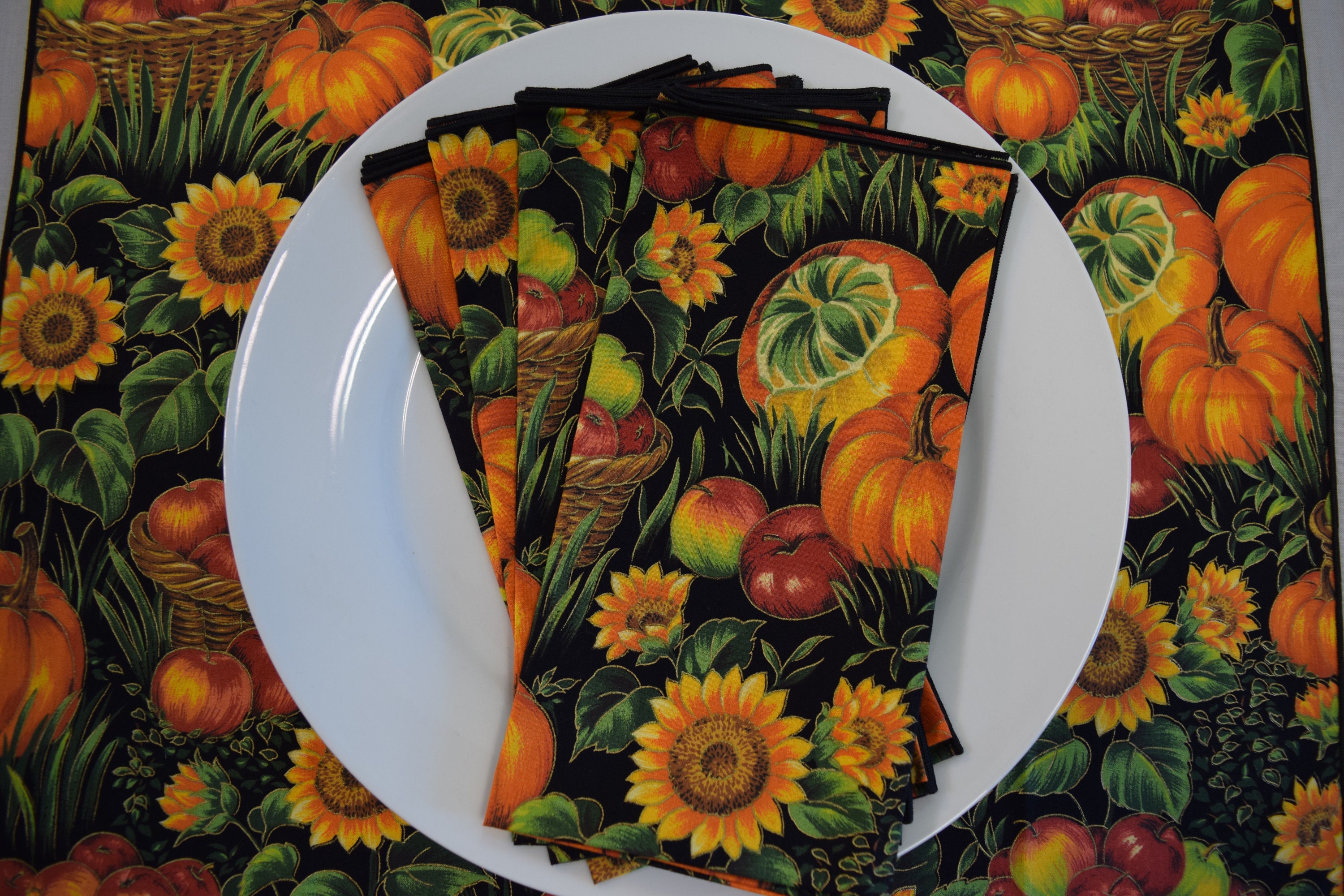 Thanksgiving Table Napkins, Napkins With Pumpkins, Baskets and ...