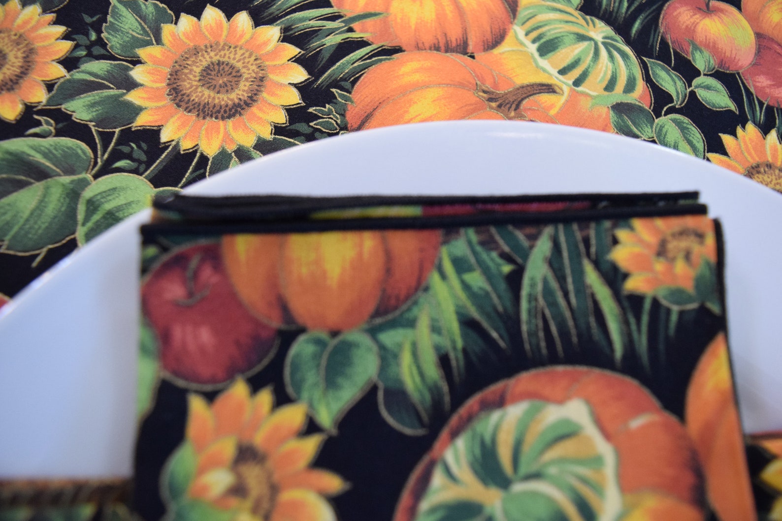 Thanksgiving Table Napkins, Napkins With Pumpkins, Baskets and ...