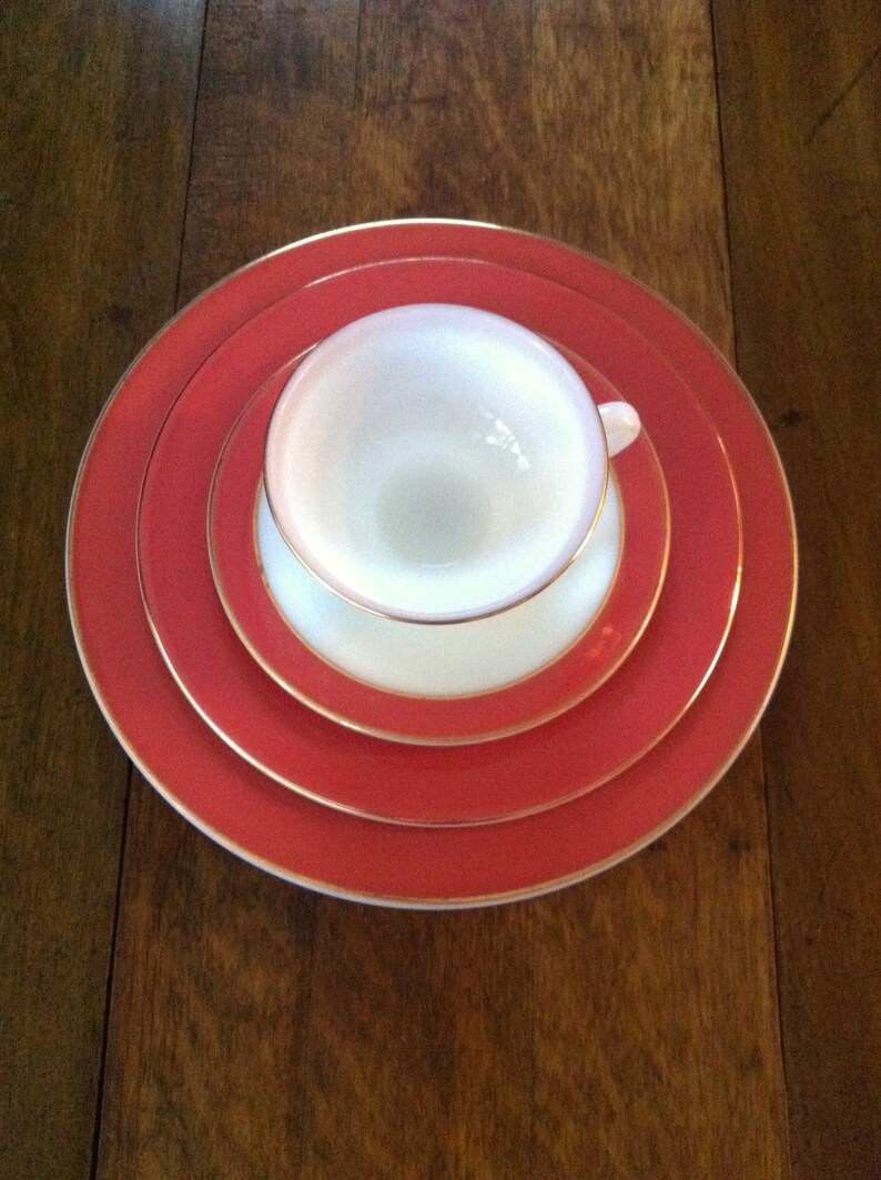 Vintage 1950's Pyrex Dinnerware Flamingo red/pink W/ Gold Trim 22 Piece ...