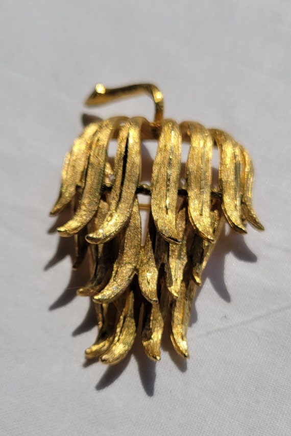 Vintage Capri Pin Gem
