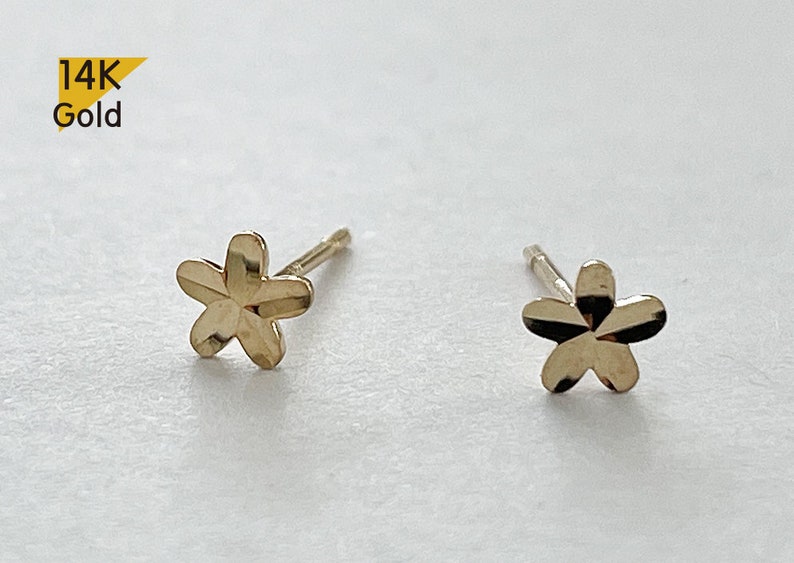 14K Solid Gold Shiny Flower Stud Earrings, Daisy Stud Yellow Gold ...