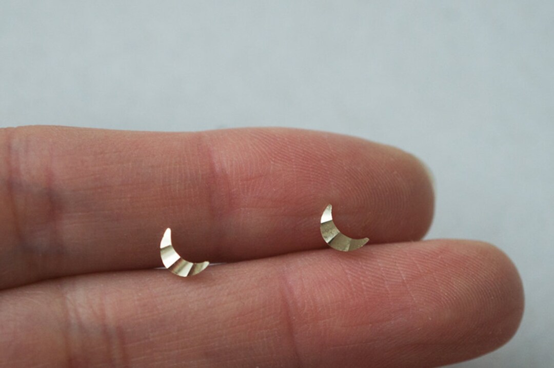 14K Solid Gold Crescent Moon Earring, Moon Cartilage,shiny Cut, Pattern ...