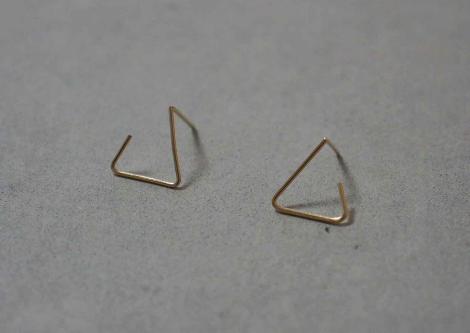 10K Solid Gold Tiny Triangle Curved Bar Earrings, Solid Gold - TGE069 ...